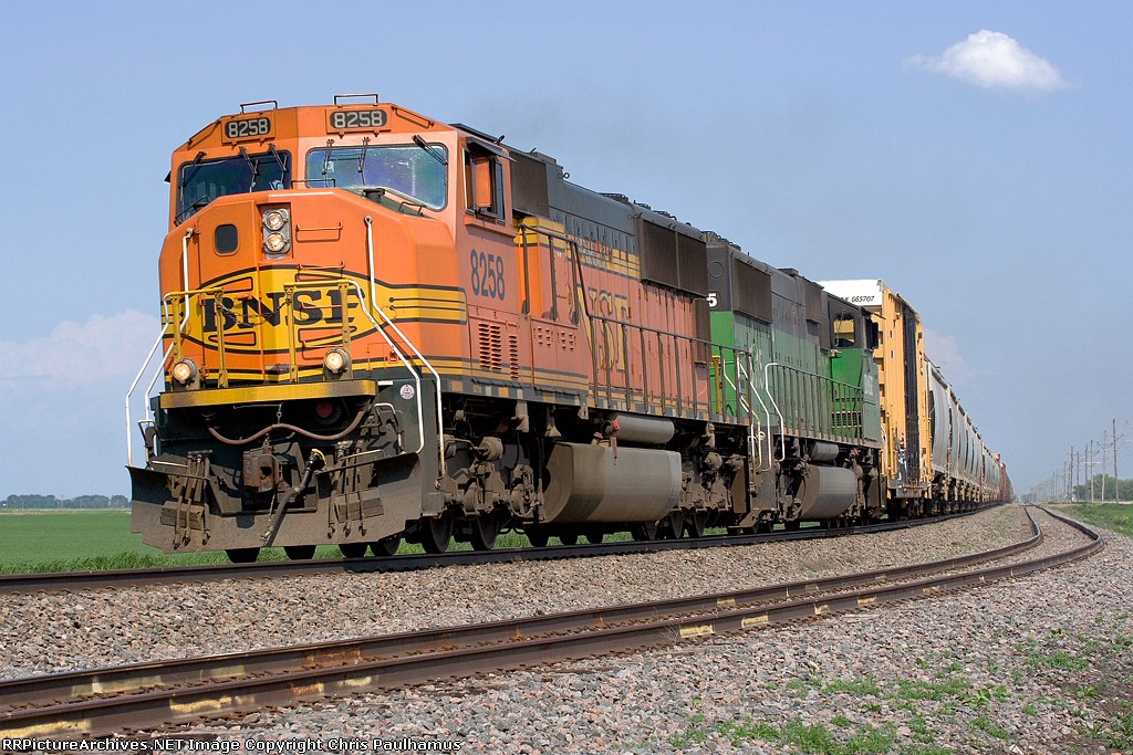 BNSF 8258 (M-SUPMIN)